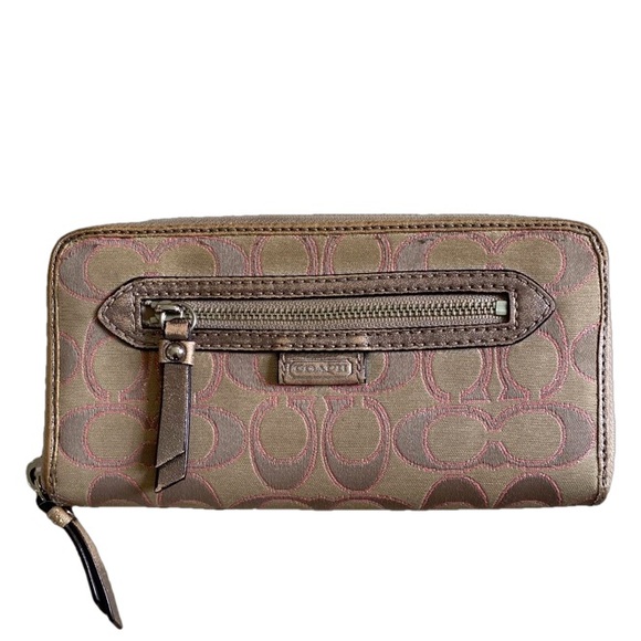 Coach | Bags | Coach Daisy Metallic Signature C Zip Around Accordion ...